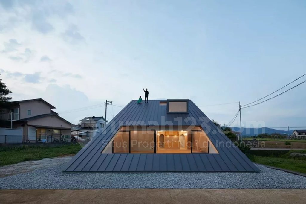 Atap Rumah Unik yang Didesain Mirip Lanskap Gunung