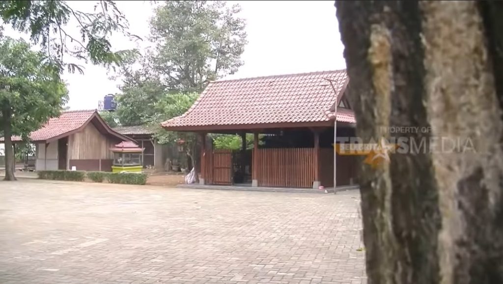 Potret Rumah Betawi Mandra Seluas 2 Hektare. Di Dalamnya Ada Makam!
