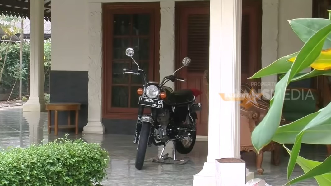 Potret Rumah Betawi Mandra Seluas 2 Hektare. Di Dalamnya Ada Makam!