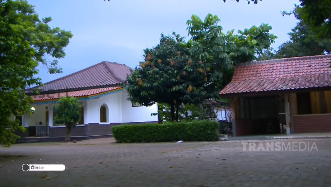 Potret Rumah Betawi Mandra Seluas 2 Hektare. Di Dalamnya Ada Makam!