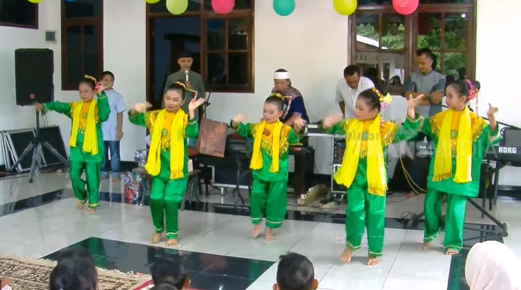 Potret Rumah Betawi Mandra Seluas 2 Hektare. Di Dalamnya Ada Makam!