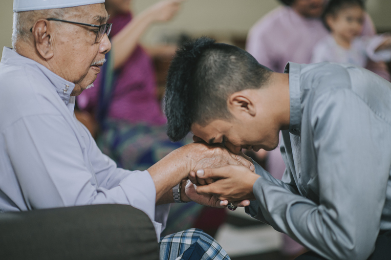 Ciri-Ciri dan Contoh Akhlakul Karimah dalam Kehidupan Sehari-hari