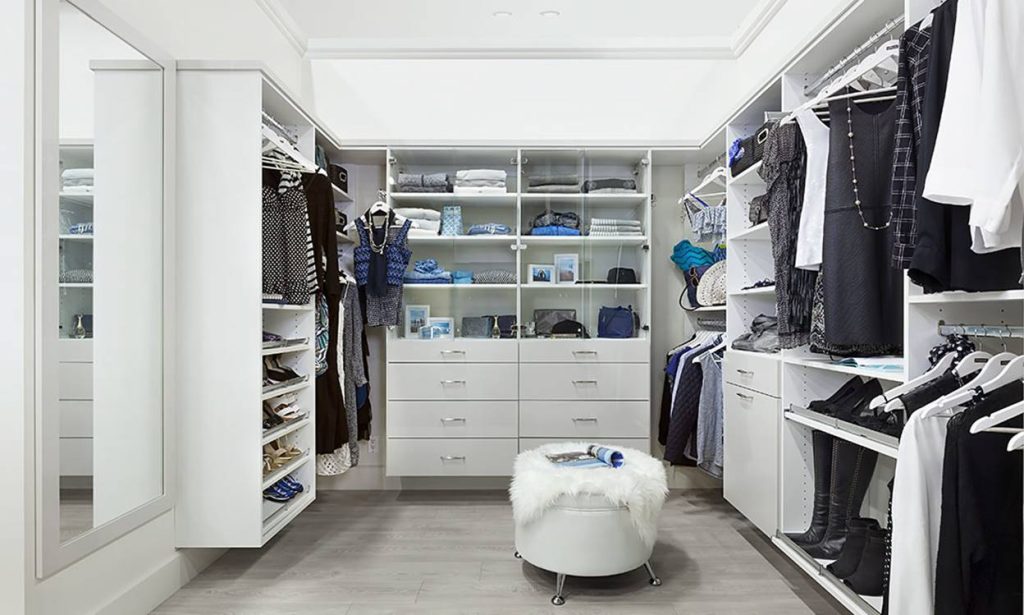 10 Desain Walk In Closet Mini, Pas untuk Kamar Sempit