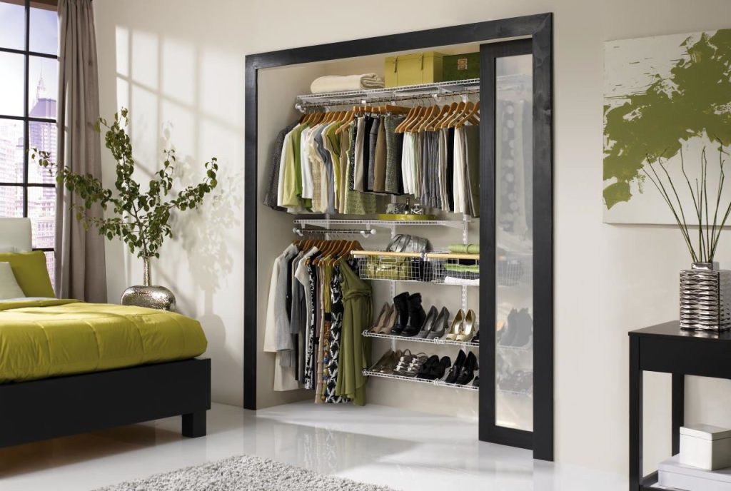Inspirasi Desain Walk In Closet Mini untuk Kamar Sempit