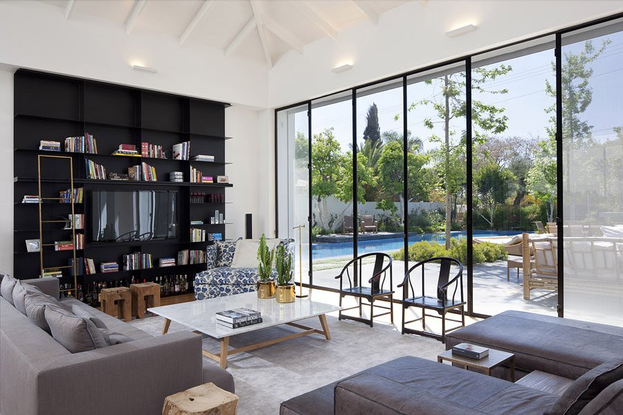 9 Desain Rumah Kaca Minimalis dengan Pintu Geser Stylish