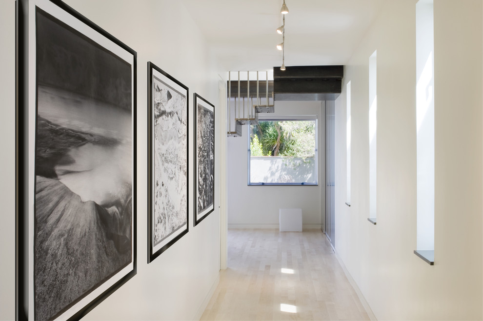 9 Desain Koridor Rumah Bergaya Modern Kontemporer