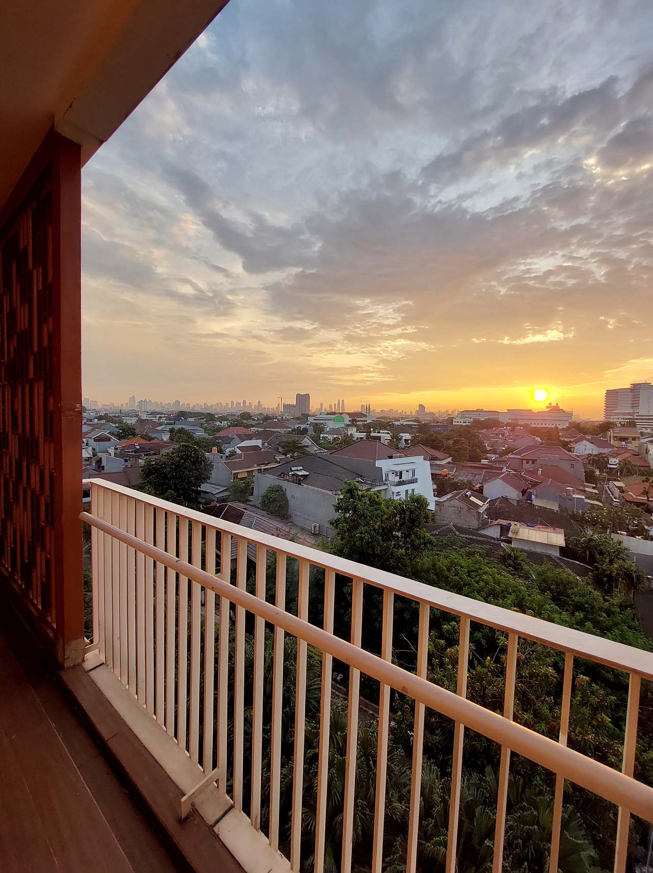 15 Contoh Pagar Balkon Minimalis Terbaru, Modern dan Elegan!