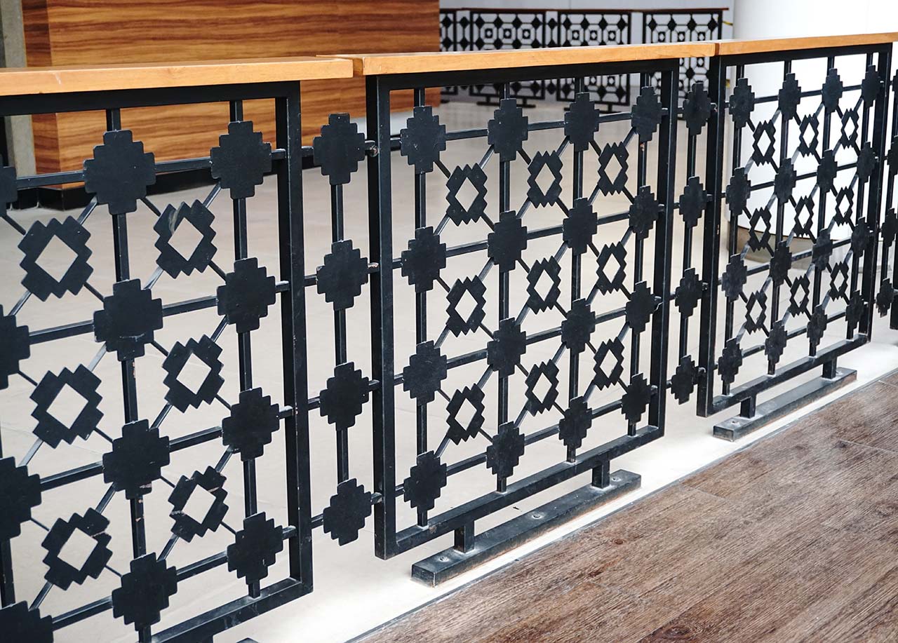 15 Contoh Pagar Balkon Minimalis Terbaru, Modern dan Elegan!