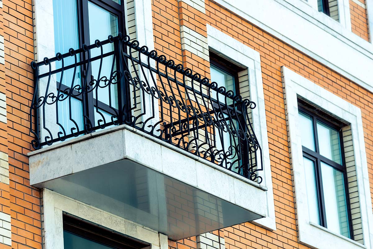 15 Contoh Pagar Balkon Minimalis Terbaru, Modern dan Elegan!