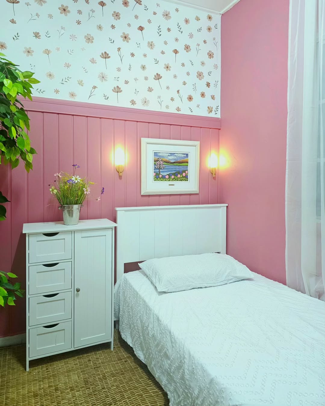 Inspirasi Cat Kamar Warna Pink Putih yang Playful dan Aesthetic