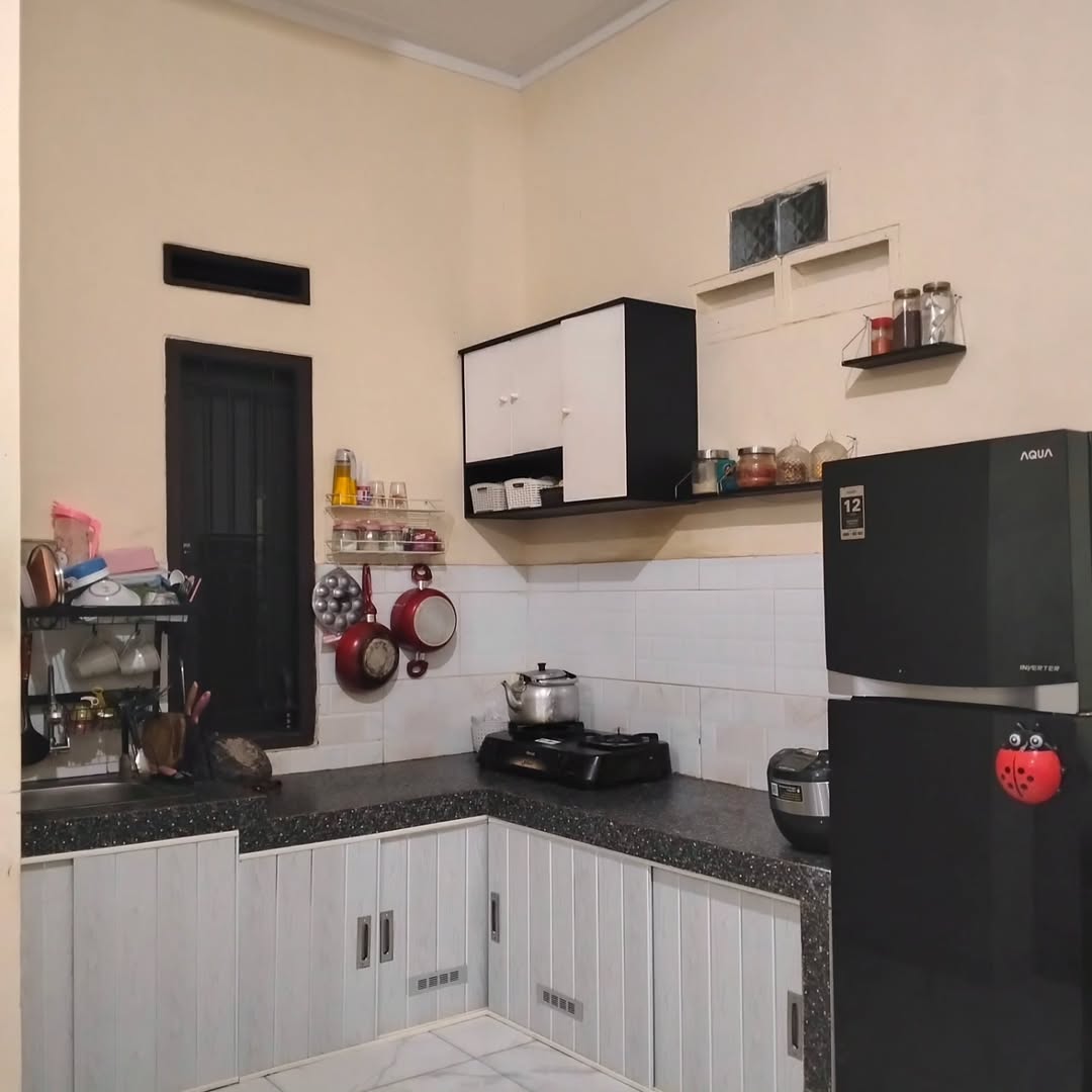 5 Inspirasi Pintu Kolong Dapur Kayu yang Aesthetic
