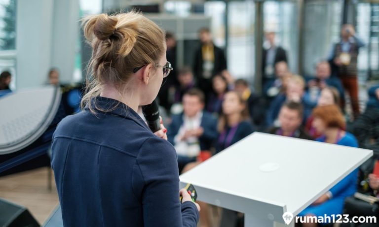 5 Contoh Teks Pidato Persuasif Kelas 9 Beragam Tema