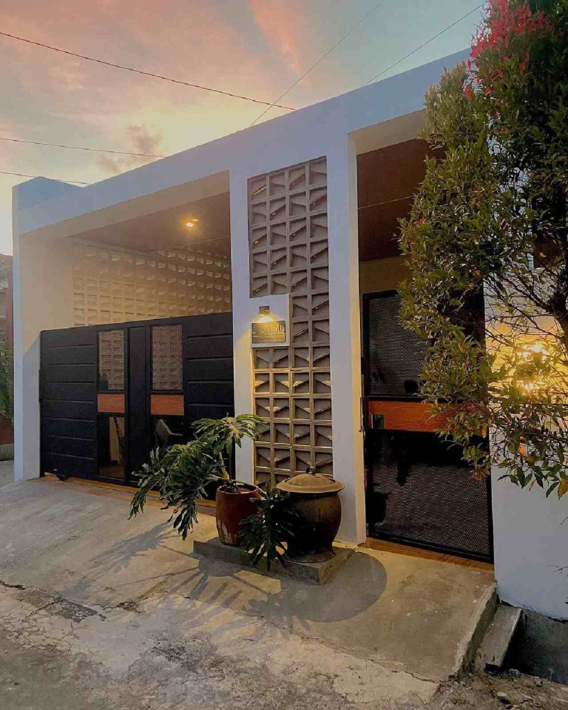 11 Inspirasi Desain Roster Dinding Teras 2024. Hunian Makin Cantik!