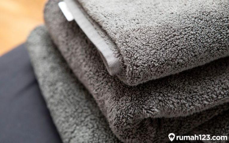 12 Rekomendasi Merk Handuk yang Bagus dan Nyaman (Terbaru 2023)