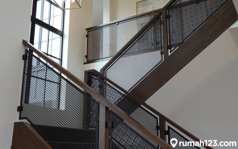 Daftar Harga Railing Tangga per Meter Sesuai Materialnya (Terbaru 2024)