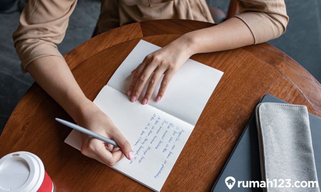 17 Contoh Puisi Pendek Berbagai Tema Lengkap dan Penjelasan