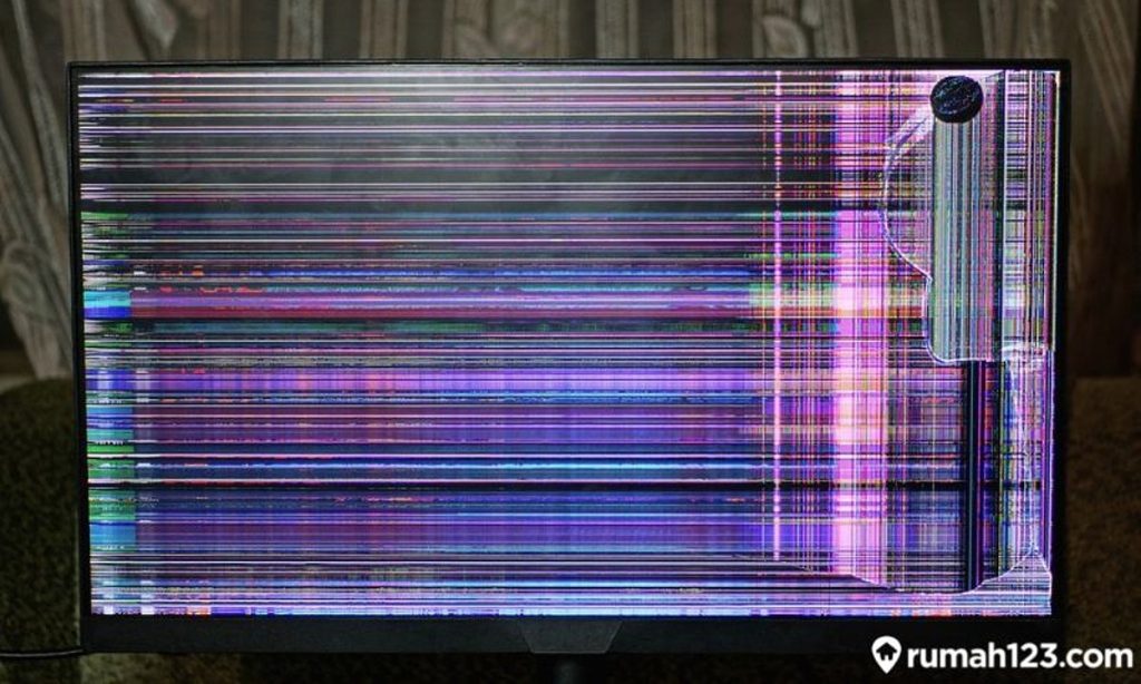 Layar TV LED Bergaris Vertikal, Ini Penyebab dan Cara Mengatasinya!