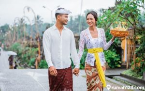 8 Nama Pakaian Adat Bali dan Gambarnya (Pria & Wanita)