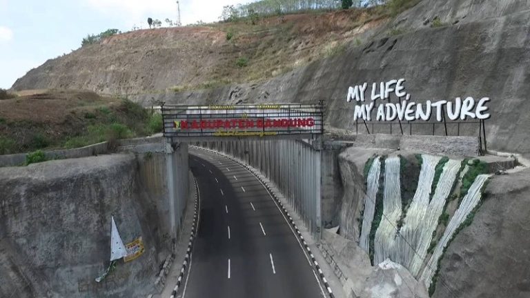 5 Jalan Terindah di Indonesia dengan Pemandangan Menakjubkan