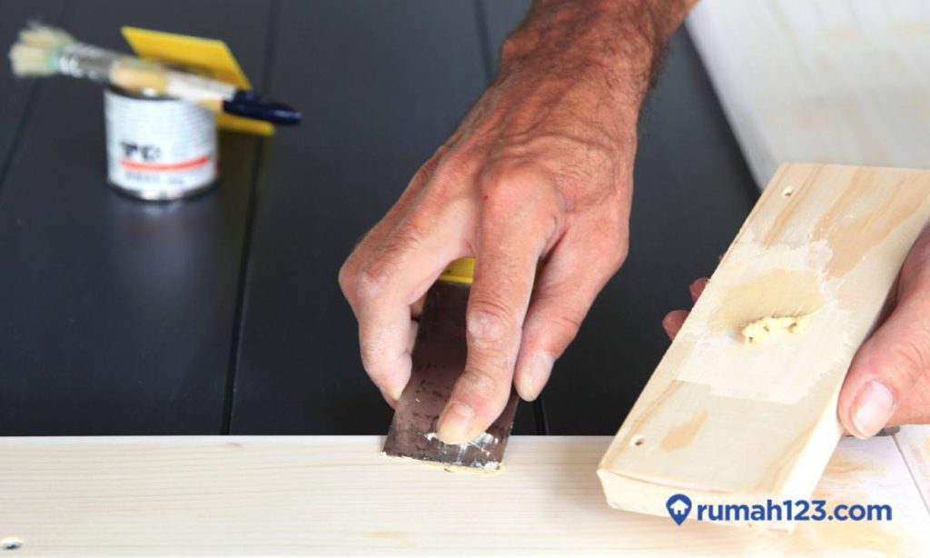 Mengenal Apa itu Plamir Kayu dan Cara Membuatnya Lengkap