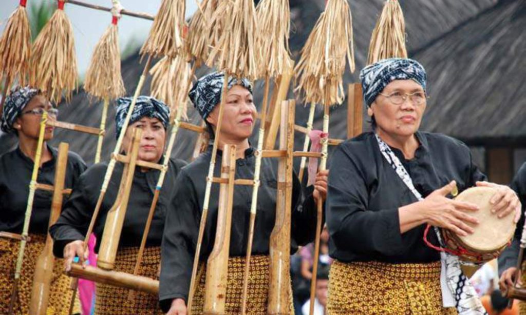 10 Suku di Indonesia dengan Populasi Terbanyak Beserta Penjelasannya