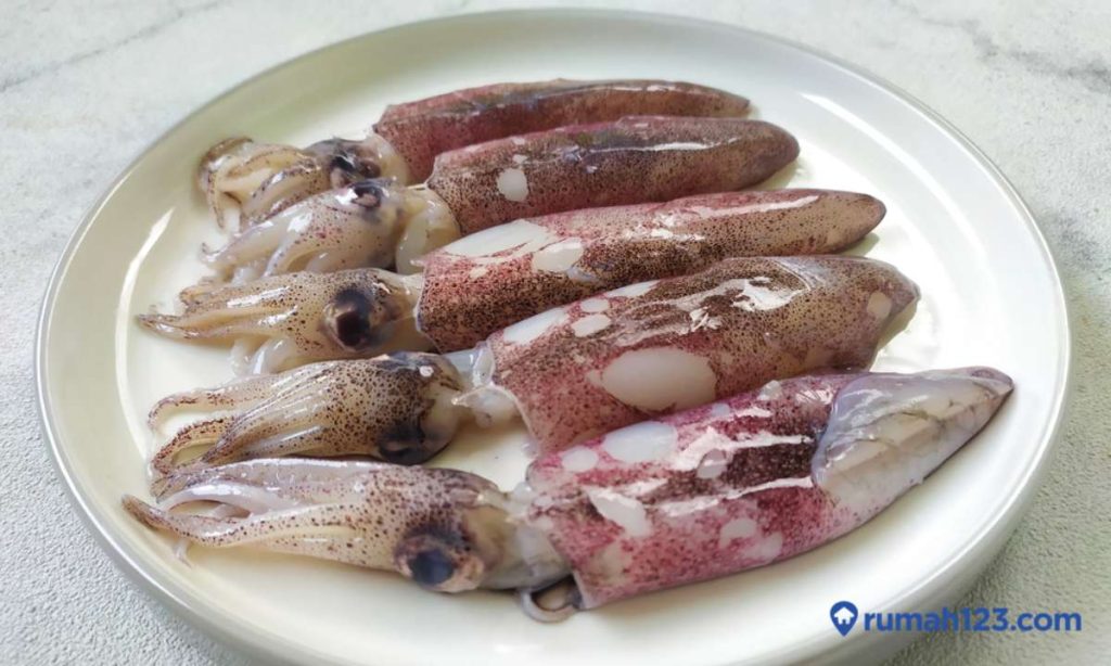 7 Cara Membersihkan Cumi yang Benar Sebelum Dimasak