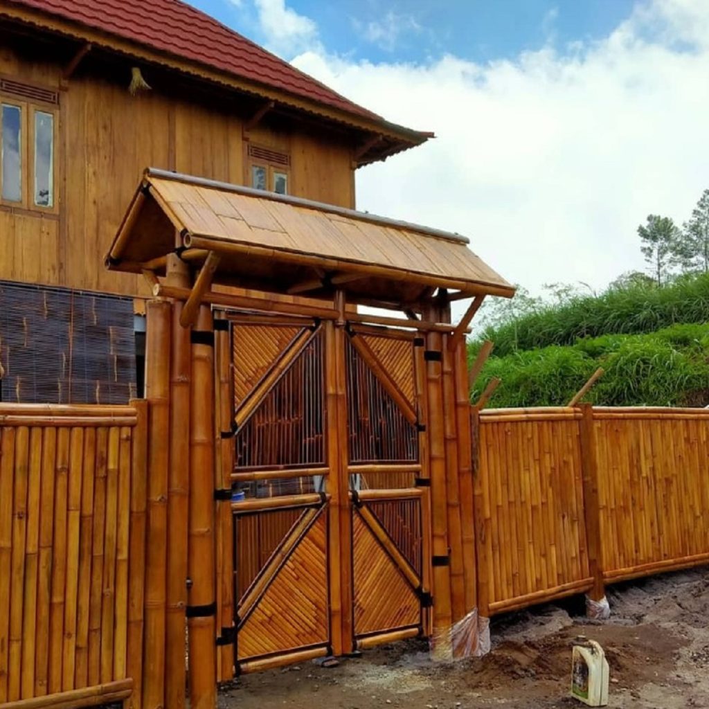 15 Ide Desain Gapura Bambu Simple yang Kreatif dan Unik