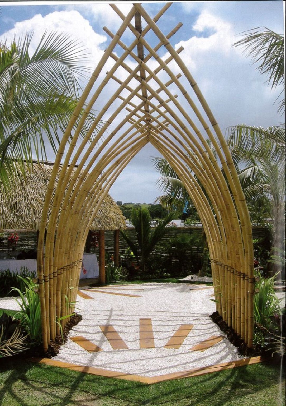 15 Ide Desain Gapura Bambu Simple yang Kreatif dan Unik