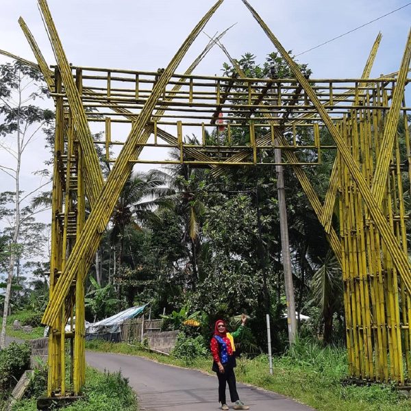 15 Ide Desain Gapura Bambu Simple yang Kreatif dan Unik