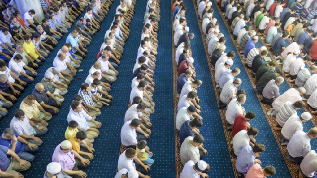 Bacaan Doa setelah Sholat Tarawih dan Witir. Lengkap dengan Latinnya Bacaan Doa setelah Sholat Tarawih dan Witir. Lengkap dengan Latinnya