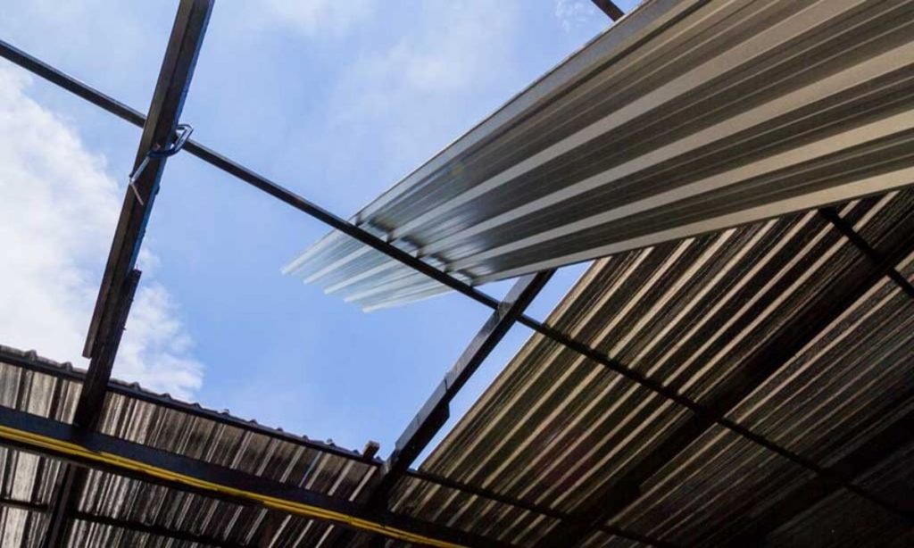Jenis Seng Atap Rumah Disertai Kelebihan dan Kekurangannya