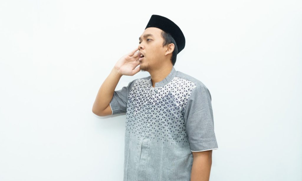 Bacaan Iqomah, Tata Cara, dan Doa Setelahnya. Seruan untuk Salat!