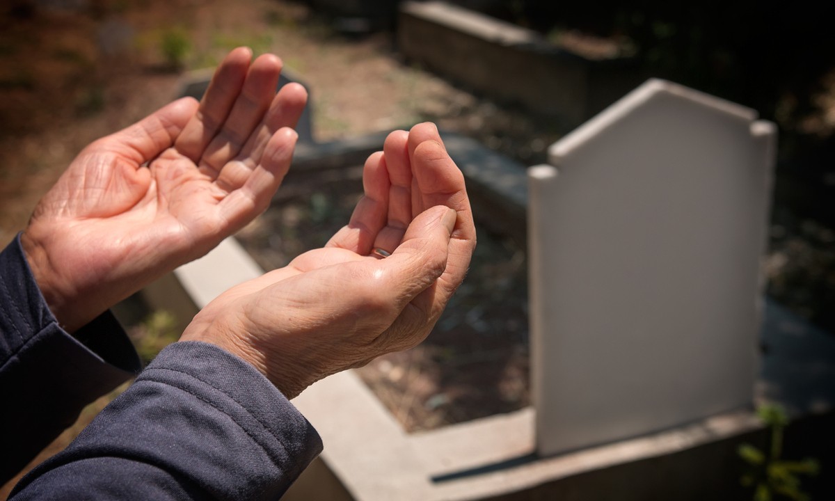 Doa Masuk Kuburan dan Artinya. Lengkap dengan Azab Ziarah Kubur!