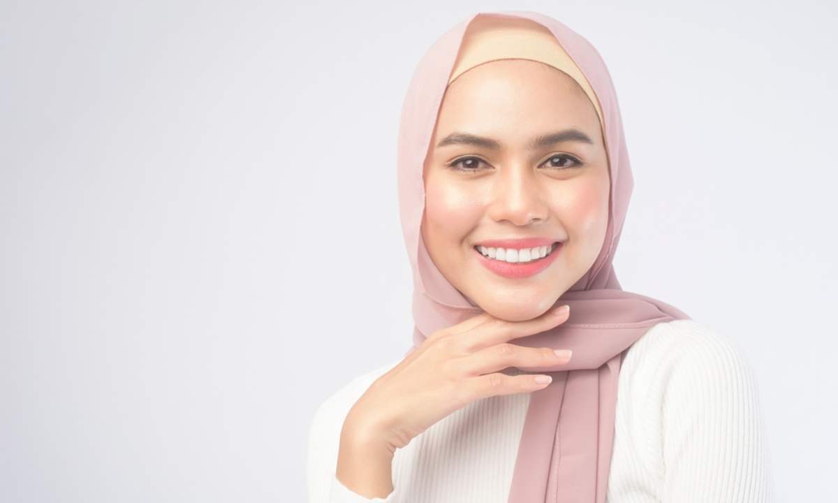 7 Hadits tentang Senyum dalam Islam beserta Keutamaannya