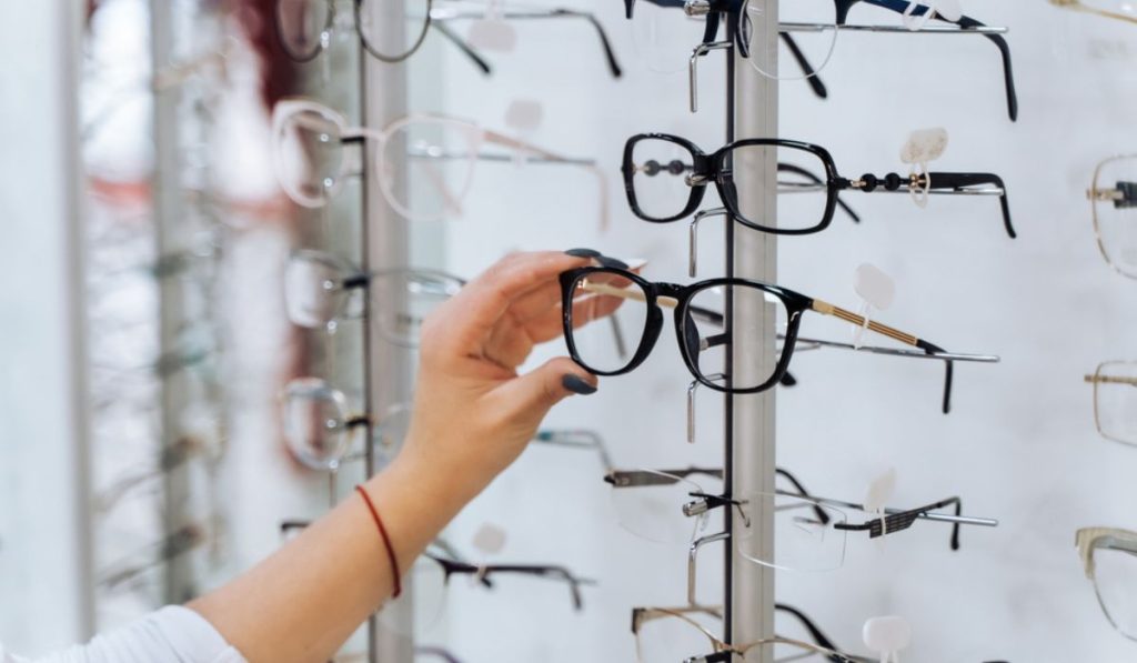 10 Rekomendasi Kacamata Anti Radiasi Terbaik 2023