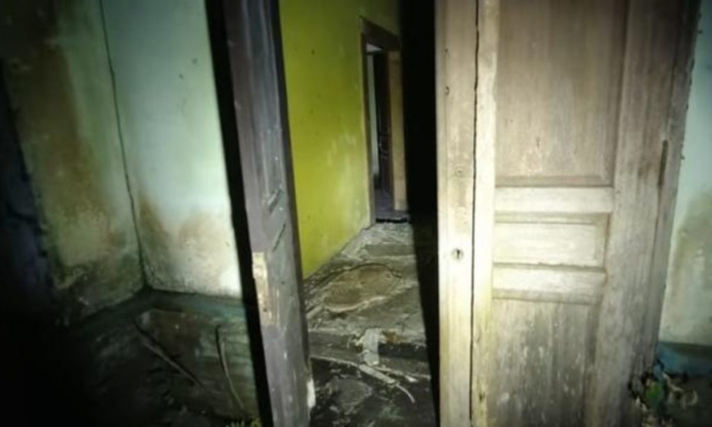 6 Potret Rumah Mandra yang Terbengkalai. Tempat Syuting Mumun!