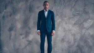 10 Contoh Foto Full Body Lamaran Kerja, Disertai Ukuran dan Warna Latar