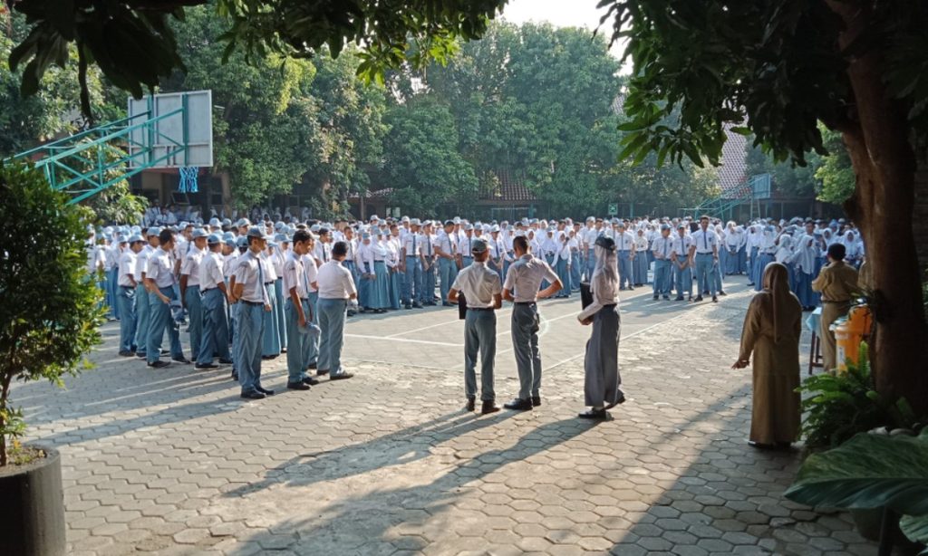 35 Contoh Pesan dan Kesan untuk Kakak OSIS SMP, SMA, & SMK