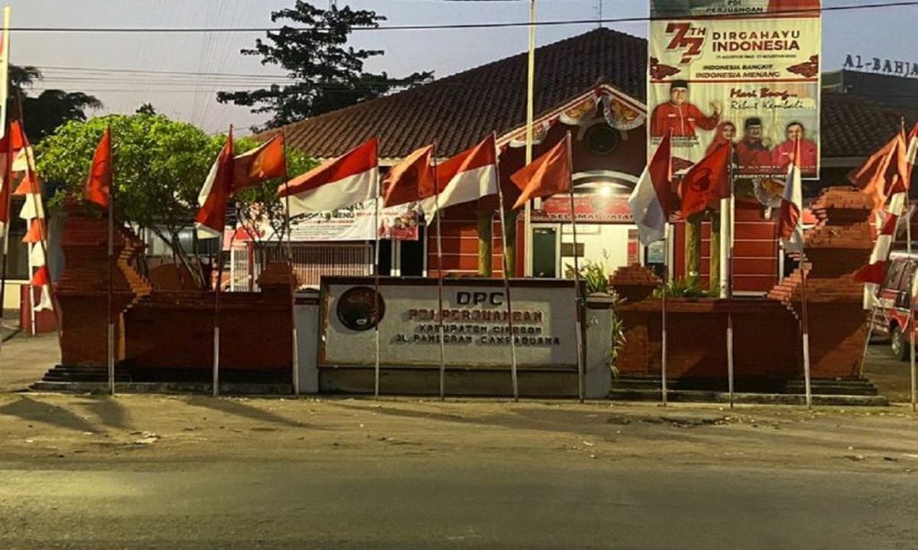4 Potret Kantor DPC PDIP Cirebon, Halamannya Luas Banget!