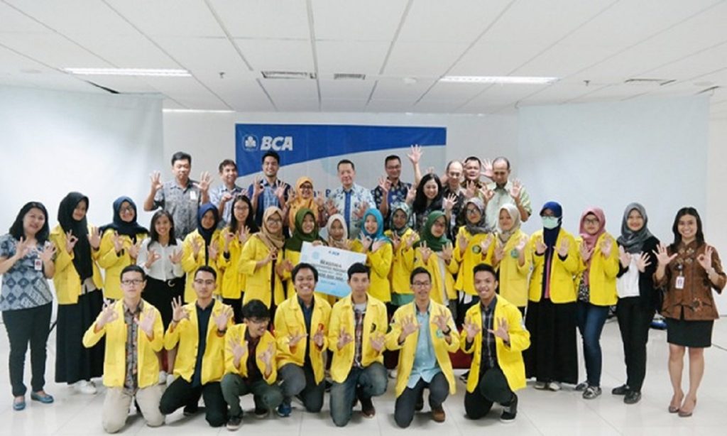 Gaji Magang Bakti BCA Terbaru 2024, Angkanya di Atas UMR!