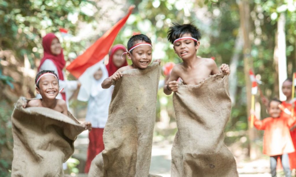 5 Ide Lomba 17 Agustus Unik dan Seru. Meriahkan Hari Kemerdekaan!