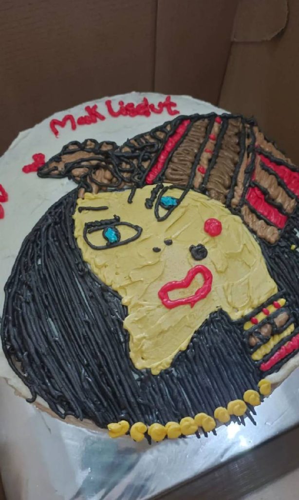 12 Inspirasi Kue Ulang Tahun Jelek Viral (Aneh, Unik, & Lucu)