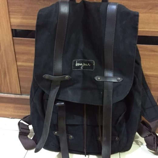 8 Merk Tas Ransel Terbaik yang Awet dan Stylish