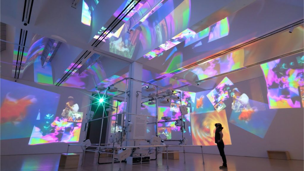 12 Contoh Seni Rupa Kontemporer, Gambar, Ciri, dan Nama Senimannya