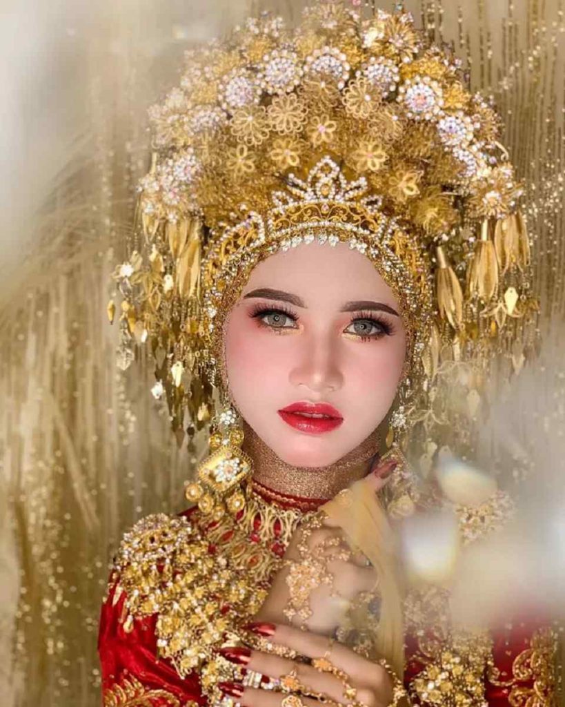 12 Pakaian Adat Aceh Disertai dengan Ciri Khasnya