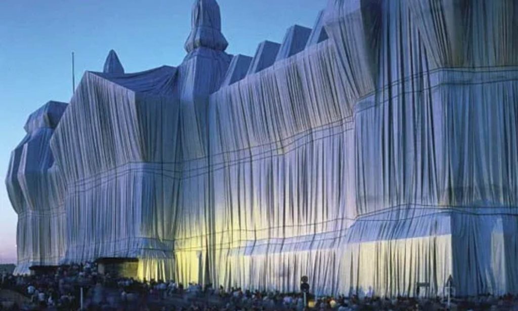 12 Contoh Seni Rupa Kontemporer, Gambar, Ciri, dan Nama Senimannya