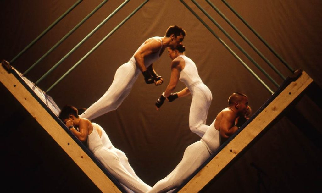 12 Contoh Seni Rupa Kontemporer, Gambar, Ciri, dan Nama Senimannya