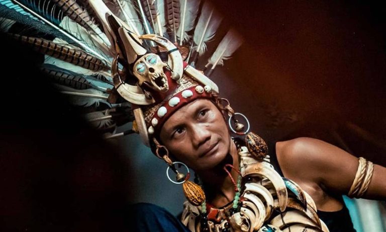 5 Pakaian Adat Kalimantan Barat. Disertai Makna dan Keunikannya!