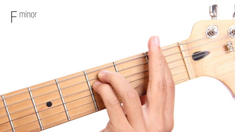 7 Kunci Dasar Gitar Pemula Beserta Gambarnya yang Wajib Diketahui