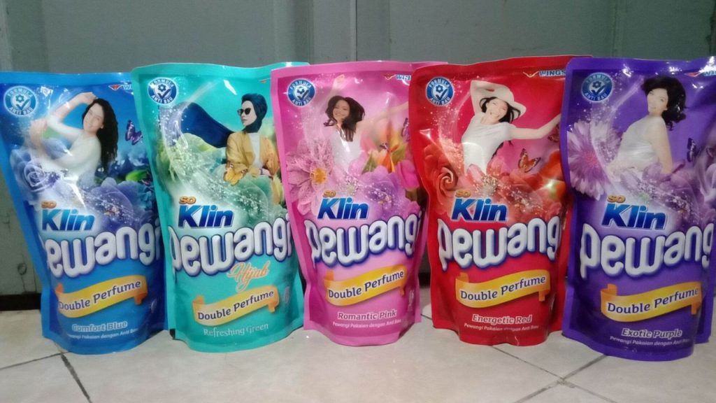 7 Merk Pewangi Pakaian yang Tahan Lama dan Wangi (2024)